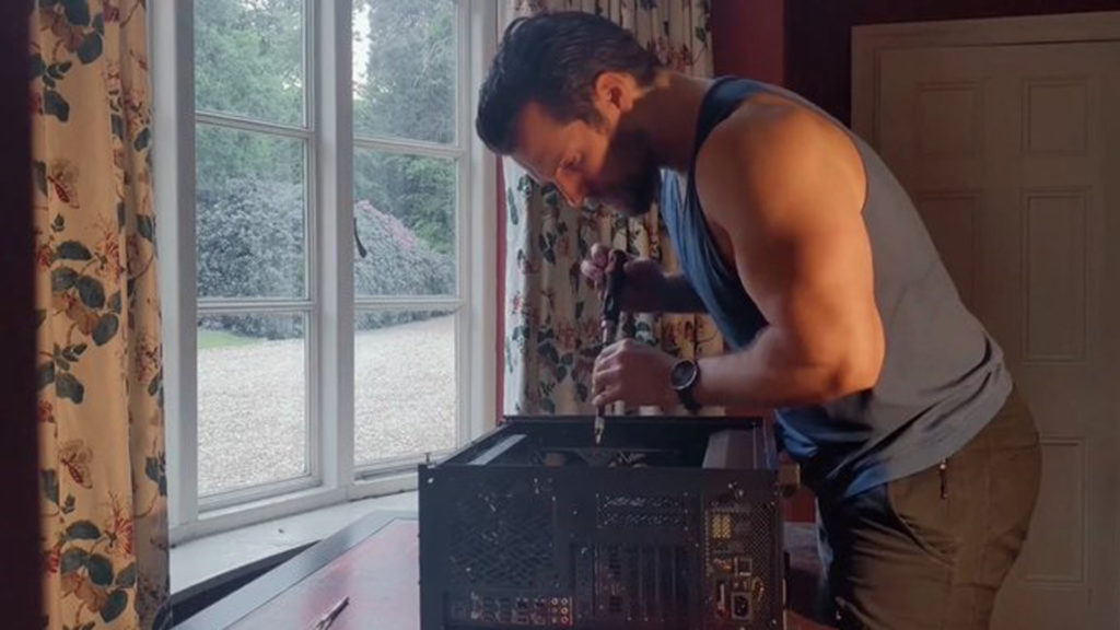 Watch Henry Cavill Build His Gaming PC And Win The Hearts Of The ...