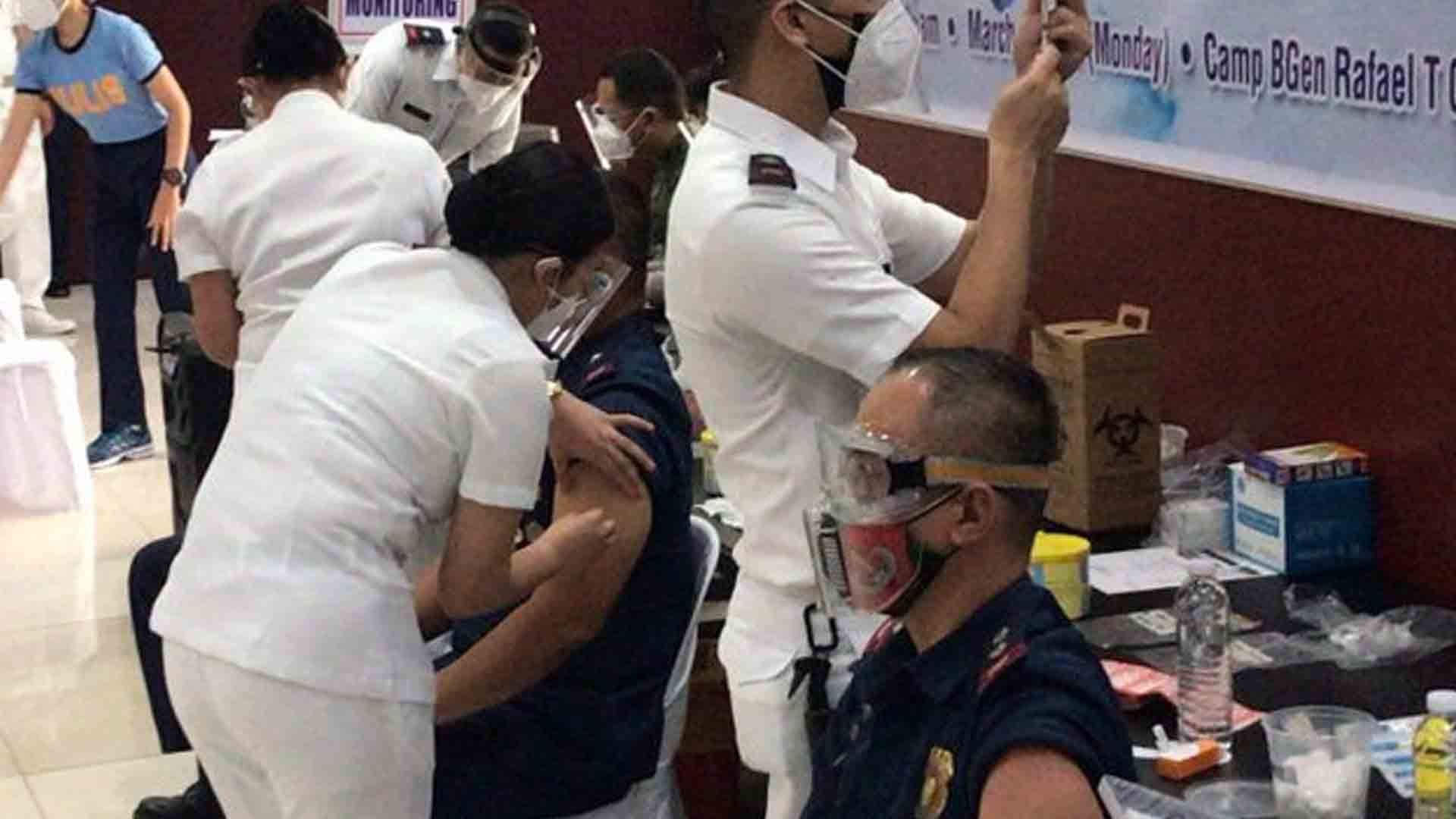 200 PNP Personnel Get Coronavirus Jab | PAGEONE