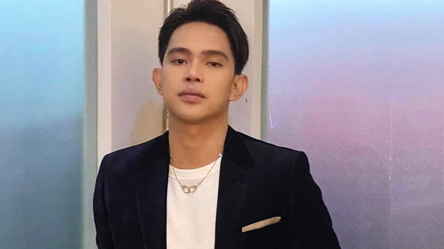 Pinoy Designer Jojo Bragais Will Design Miss Universe 2020 Footwear ...