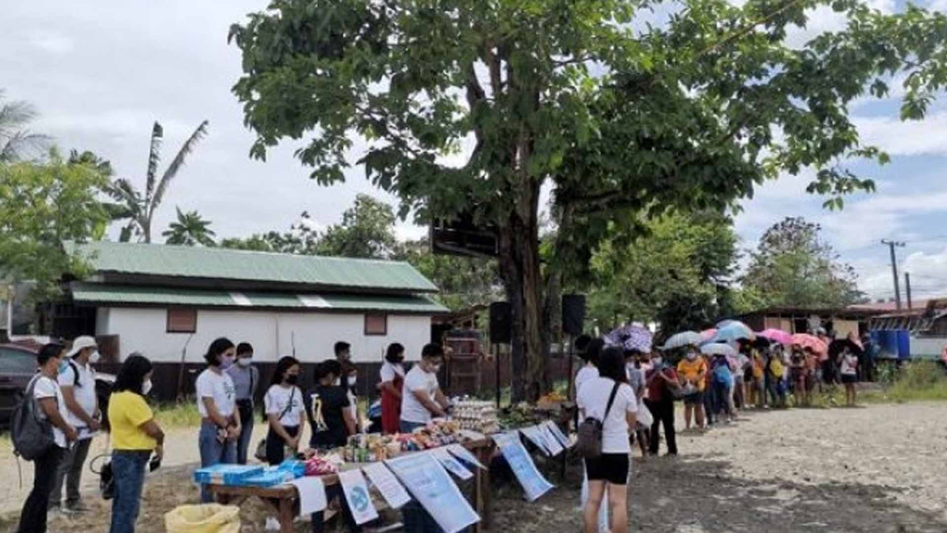 Iloilo Town Opens ‘Honest Community Pantry’ | PAGEONE
