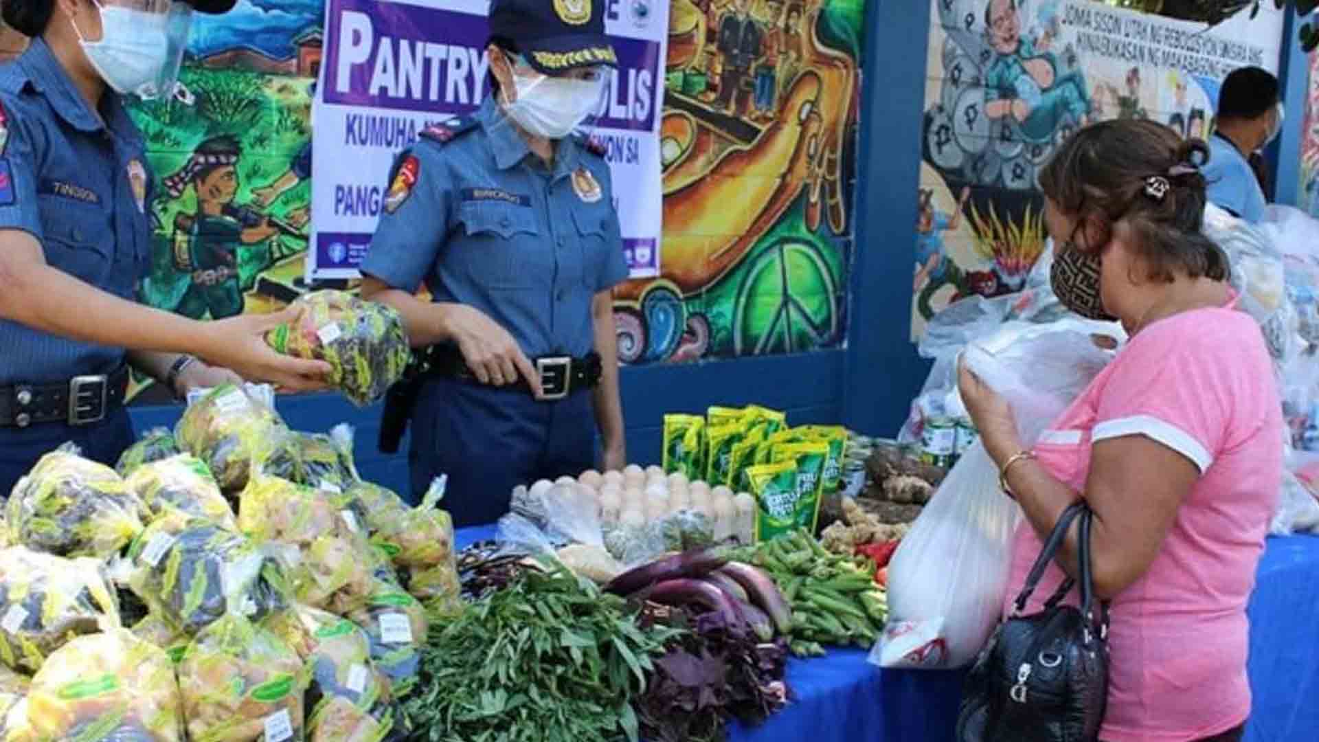 Davao City Cops Set Up ‘Pantry Ng Pulis’ | PAGEONE