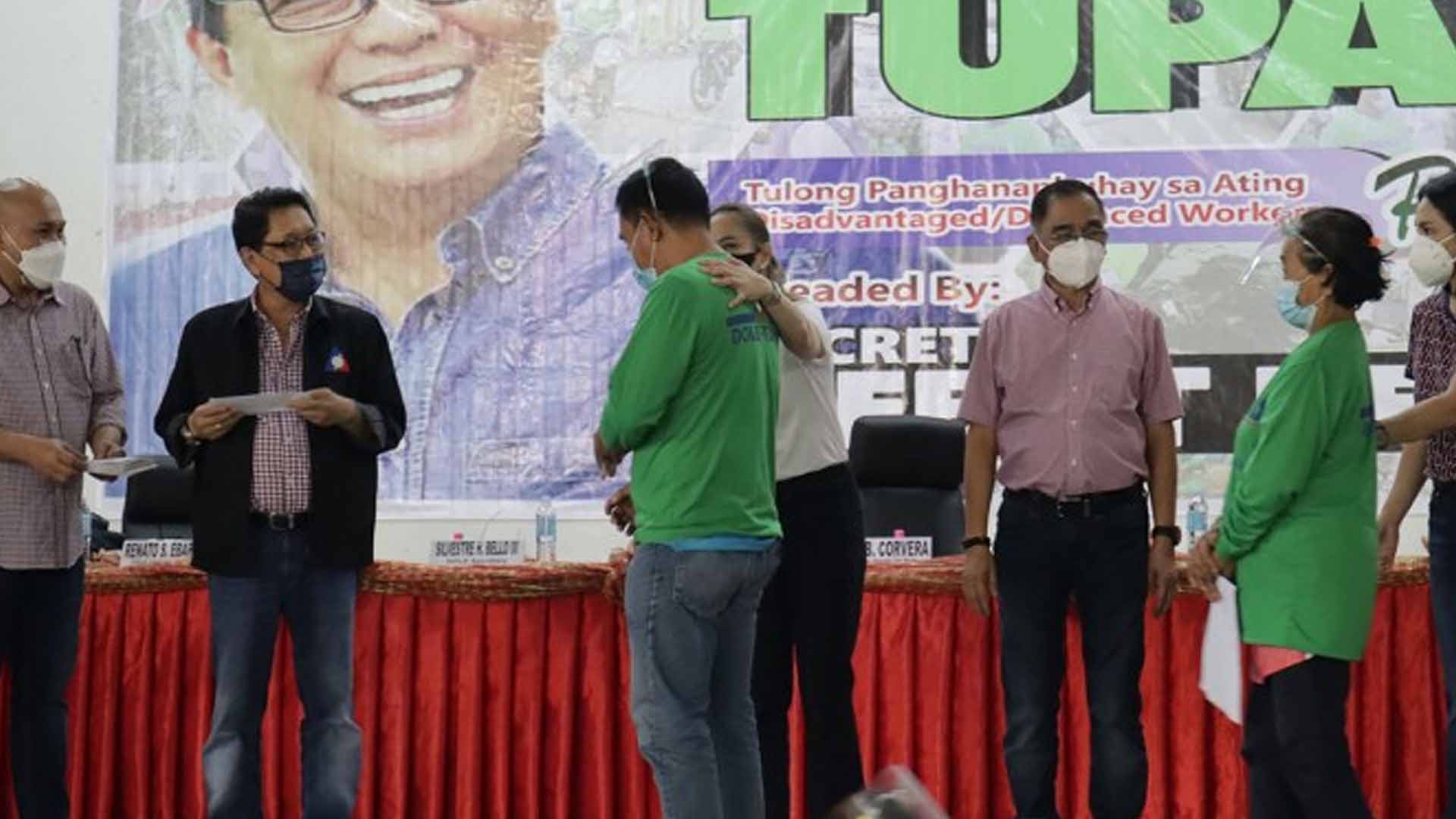 Beneficiaries Get DOLE’s Cash, Livelihood Aid In Caraga | PAGEONE