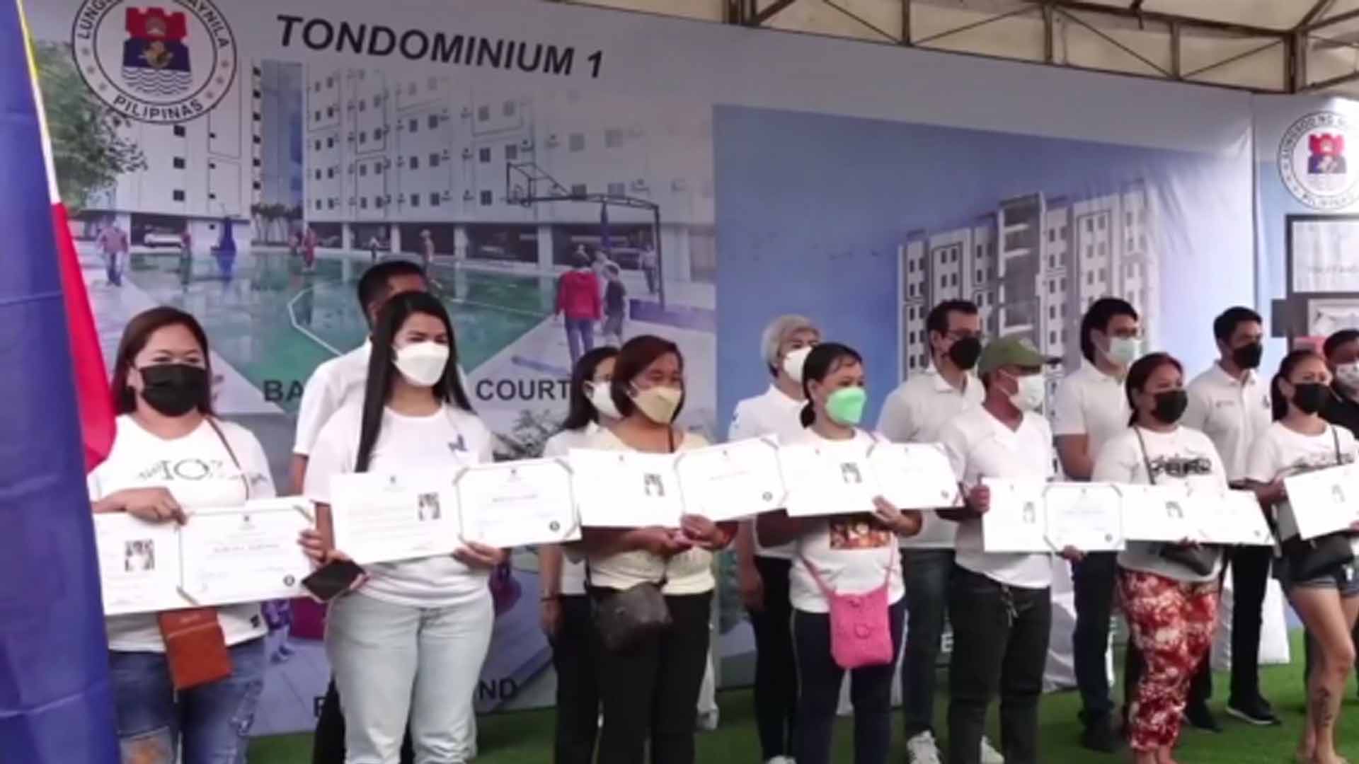 168 Low-Income Manila Families Transfer To ‘Tondominium’ | PAGEONE