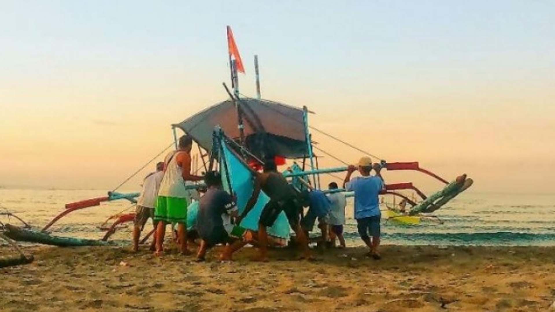 Fuel Subsidy In The Works For Oriental Mindoro Fishermen | PAGEONE