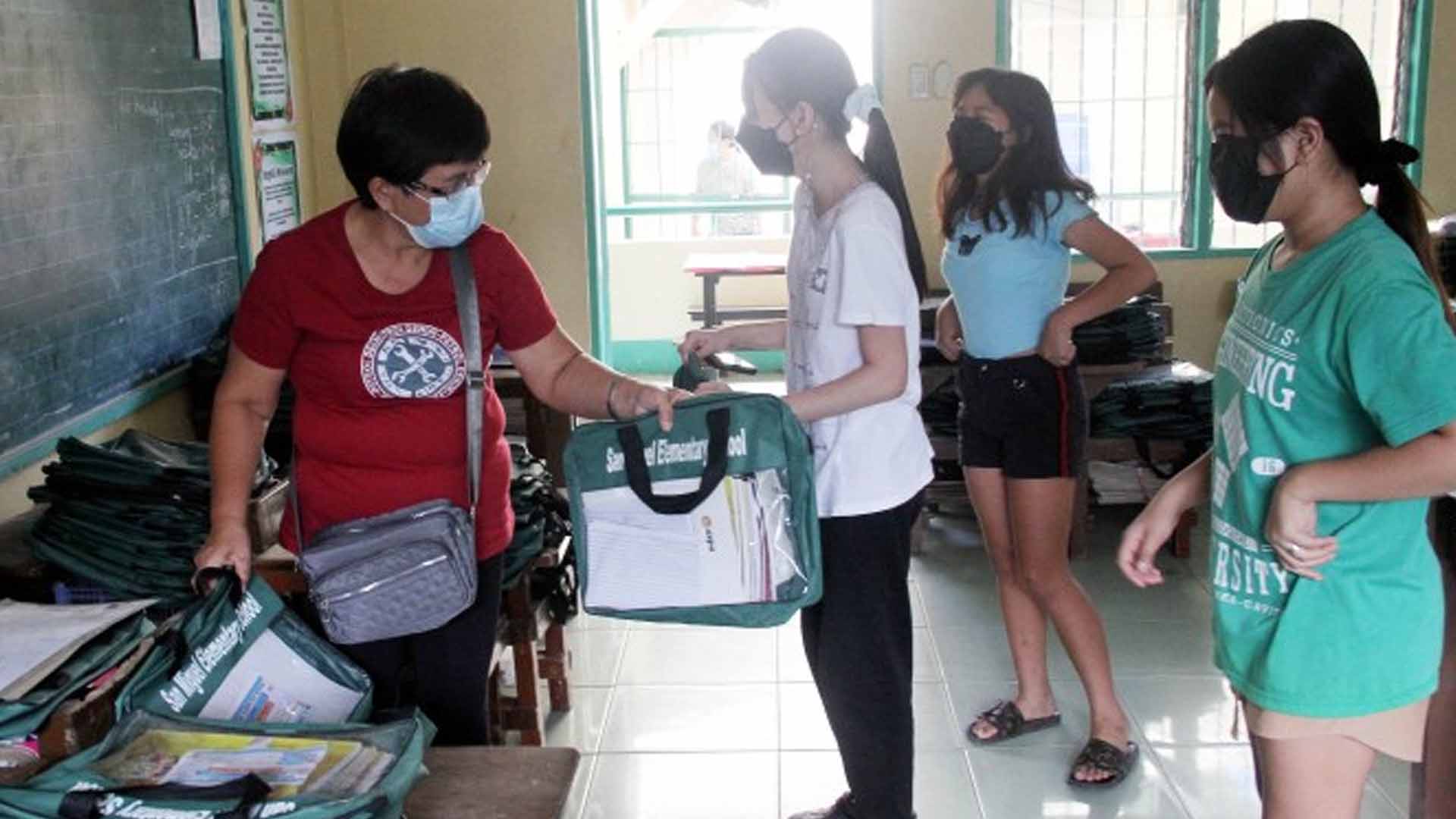 DepEd Proposes Institutionalization Of Blended Learning | PAGEONE