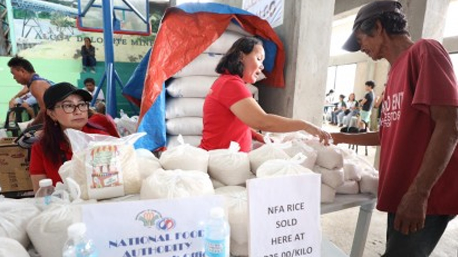 ‘Kadiwa Ng Pangulo’ Traders In Cebu Get DSWD Livelihood Grant | PAGEONE