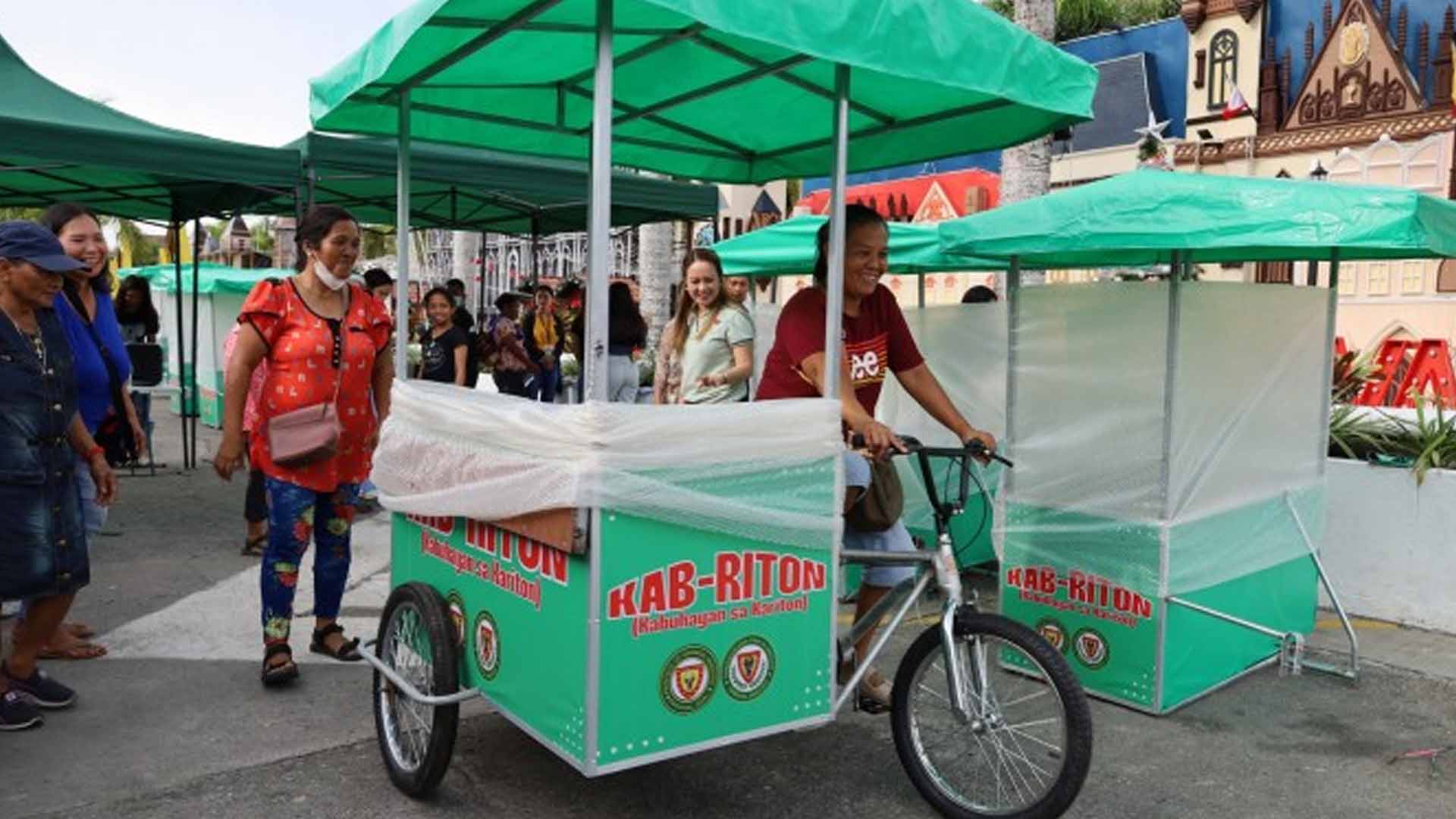 Ambulant Vendors In Oriental Mindoro Get Bike ‘Kariton’ | PAGEONE