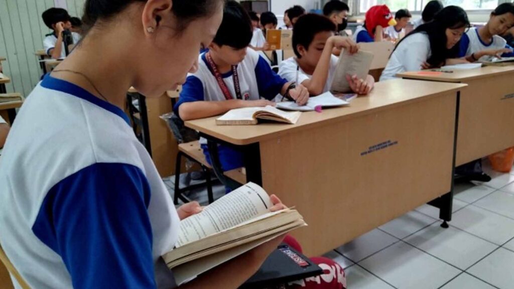 Students, Teachers ‘Happy And Engaged’ On DepEd’s 1st Catch-Up Friday ...