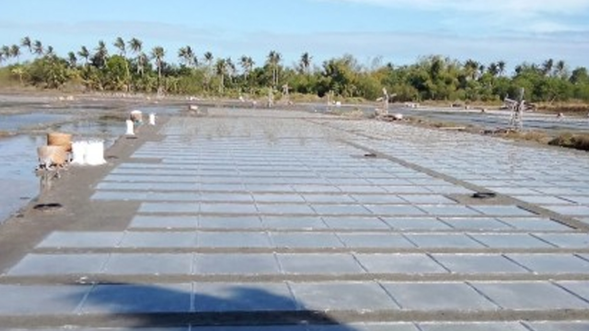 Salt Production Flourishes In 2 Southern Negros Villages | PAGEONE