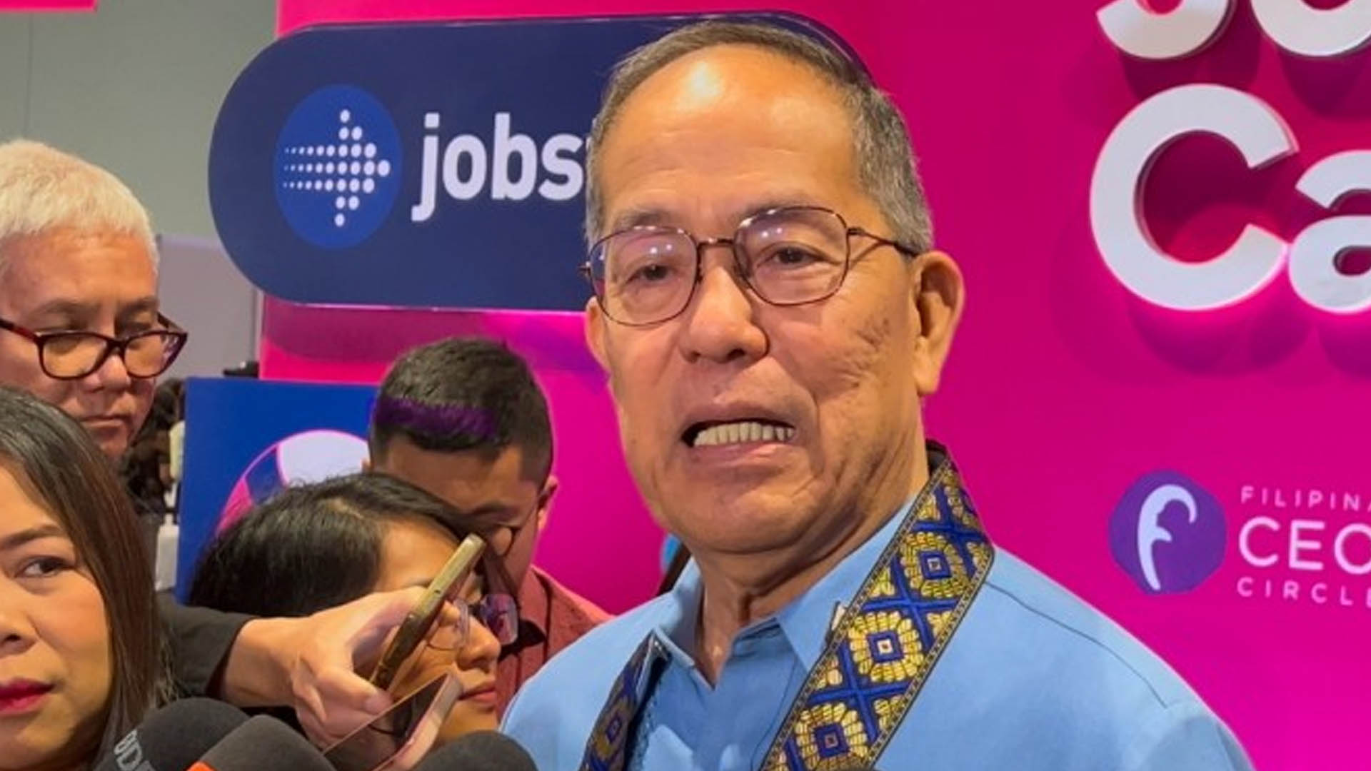 DOLE Ready To Help Filipino Deportees From United States | PAGEONE