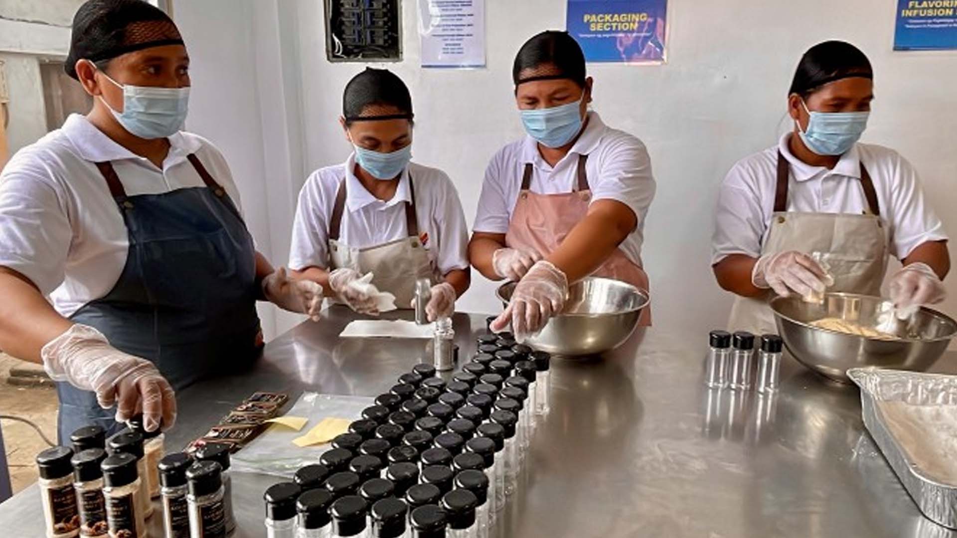 Flavored Salt Seen To Revitalize Industry In Ilocos Norte | PAGEONE