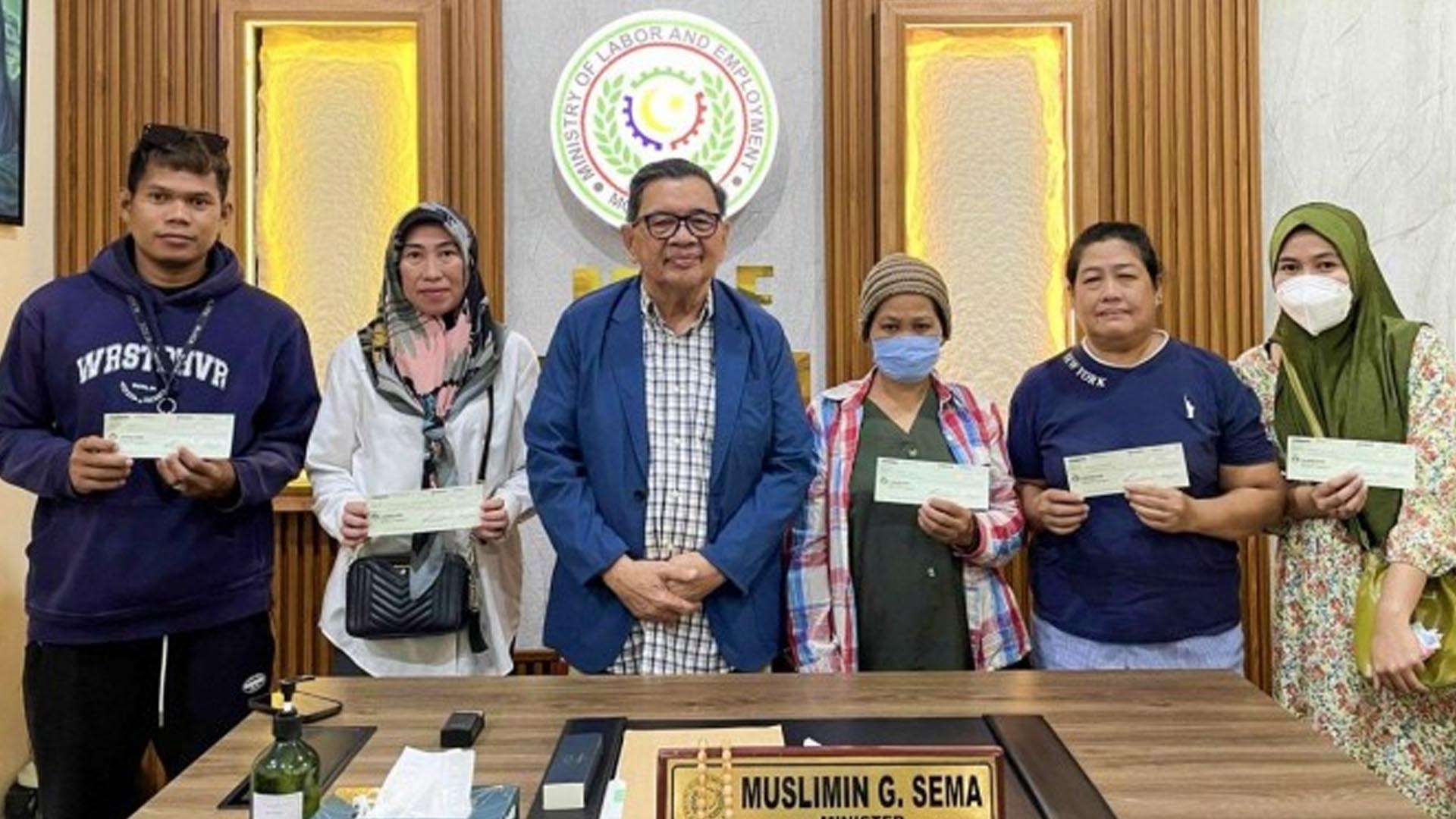 BARMM Labor Office Honors OBWs, Extends Social Aid To Families | PAGEONE