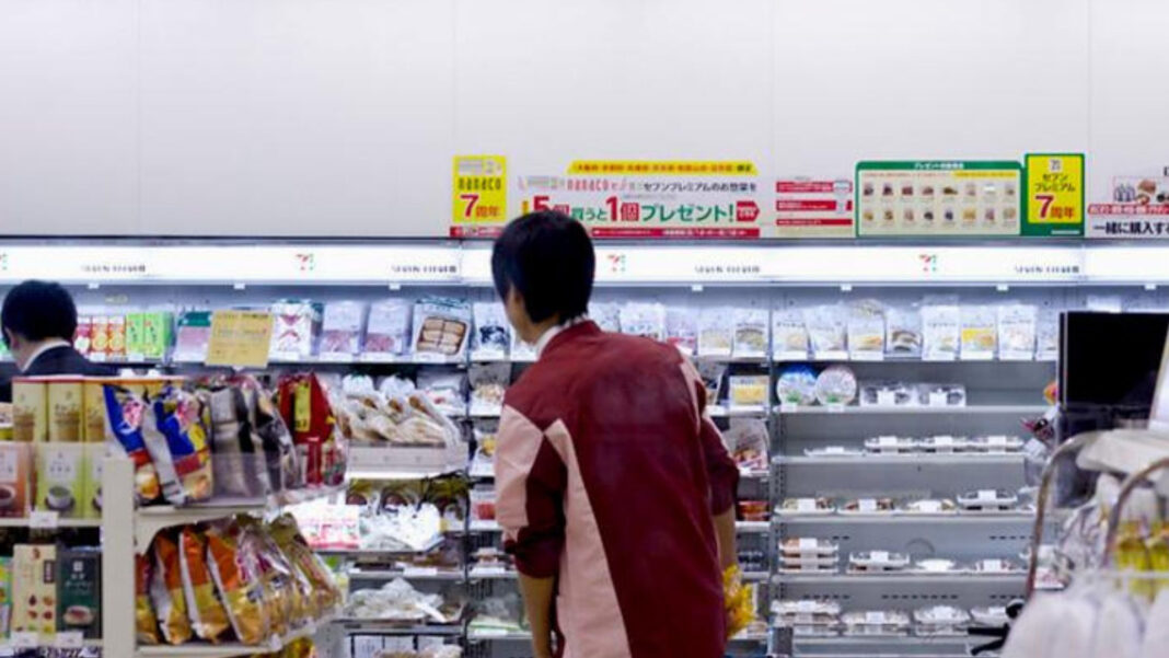 Convenience Stores In Japan Pop Up As Tourist Attractions | PAGEONE